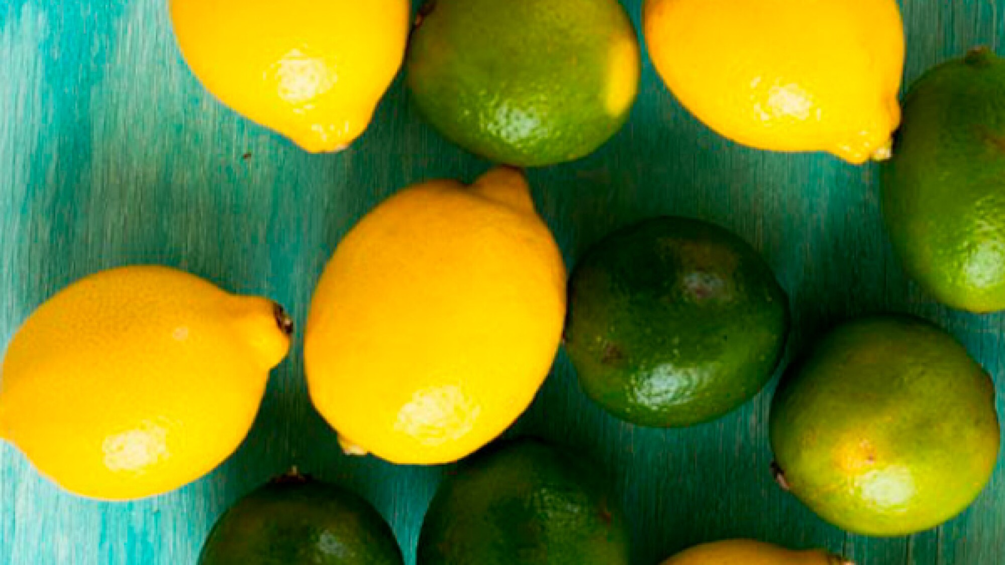 Aprende a preparar agua con limón para ocultar las canas y fortalecer ...